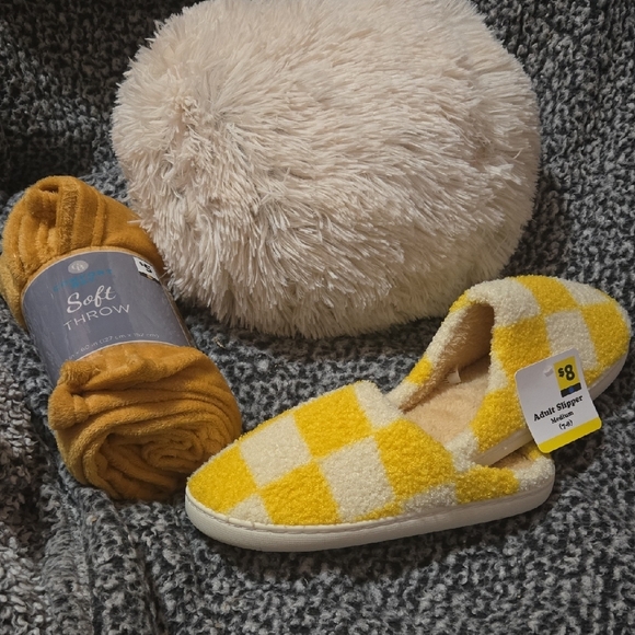 Comfort Bay | Accessories | Cozy Yellow And White Checkered Slippers ...